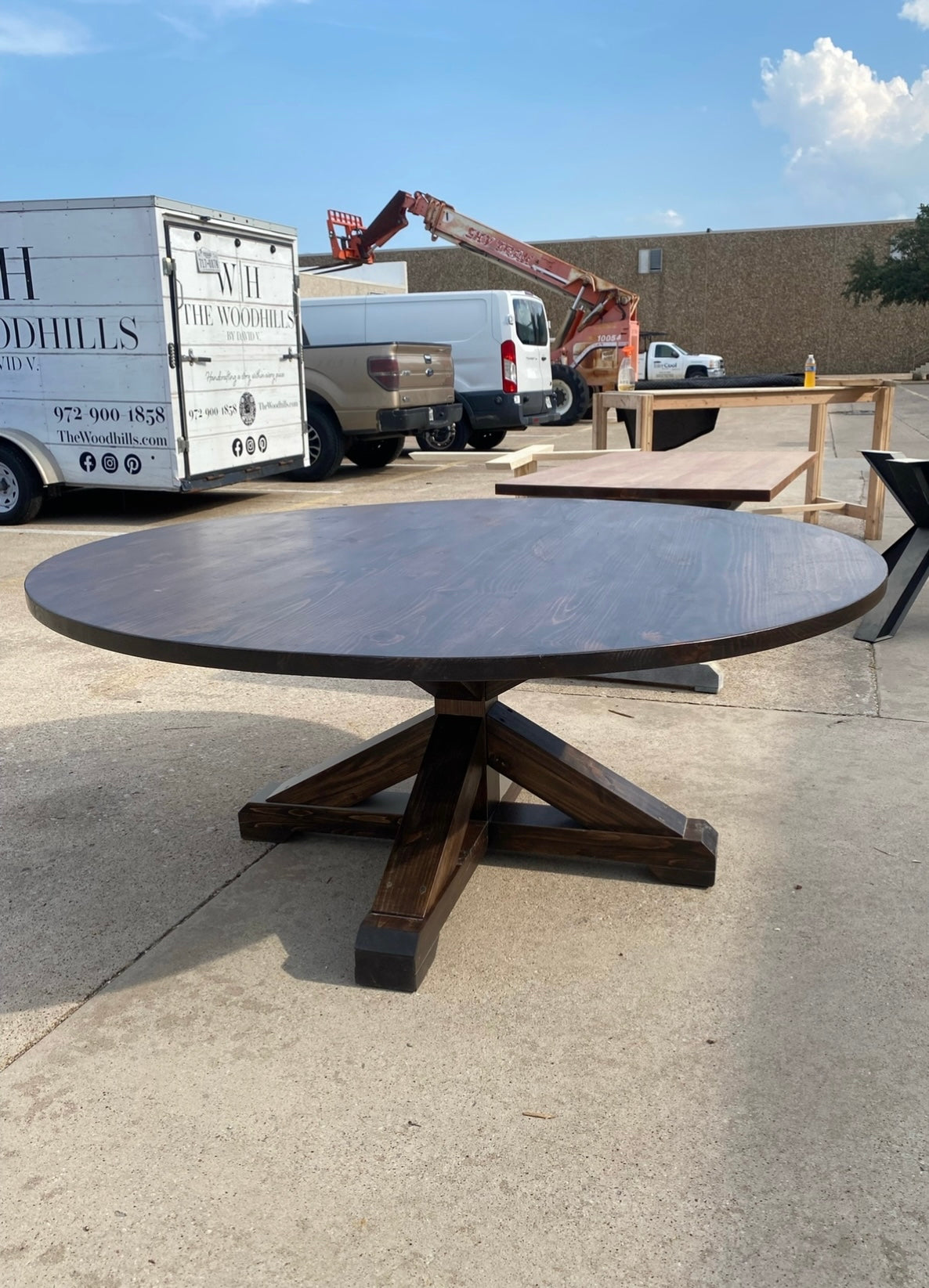 72" Extra Chunky Round Table – The Woodhills by David V.